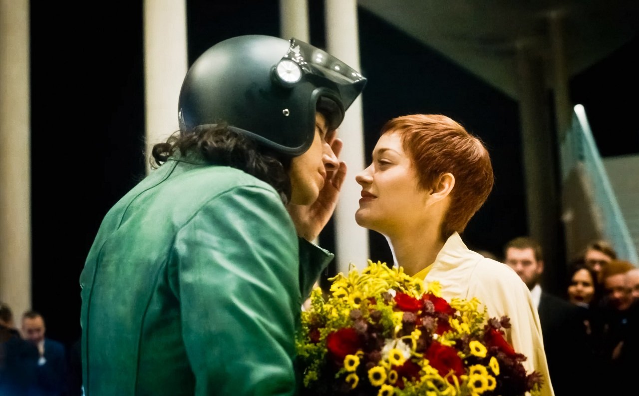 De beste scènes in ‘Annette’ zijn die waarin niet gezongen wordt, en ...