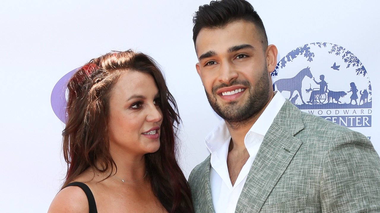 Sam Asghari dreigt vuile was buiten te hangen als hij geen deel van ...