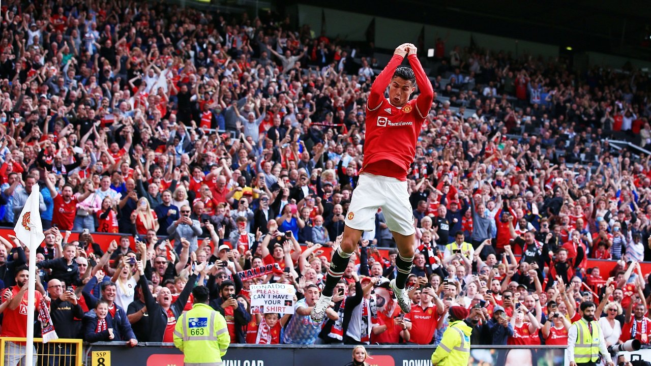 Ronaldo schiet meteen twee keer raak op Old Trafford bij terugkeer voor ...