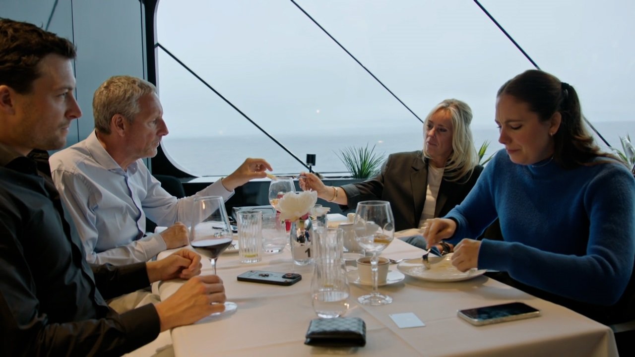 De Verhulstjes Gert Viktor En Marie Bespreken De Brede Schouders In