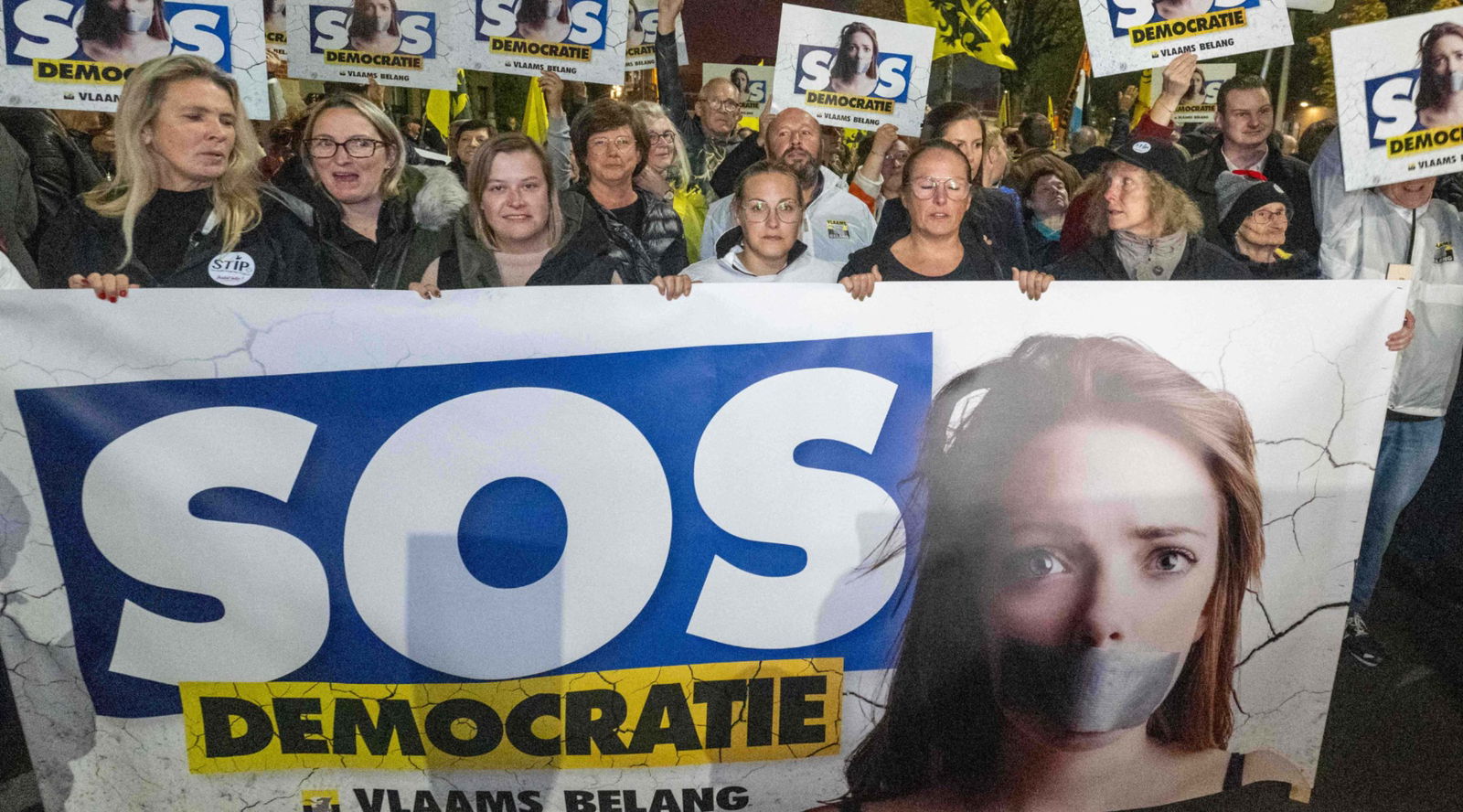 Le Vlaams Belang organise une manifestation à Izegem