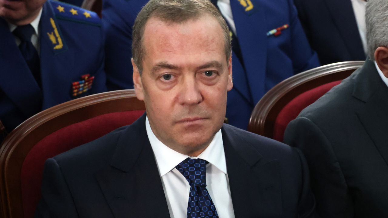 Medvedev prévient que les exigences de Trump pour la paix en Ukraine ...