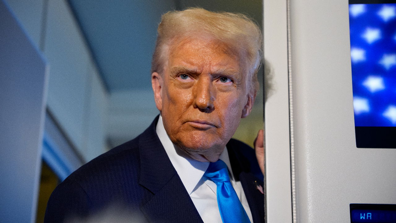 Trump introduit la « Trump Gold Card » pour les riches étrangers qui ...