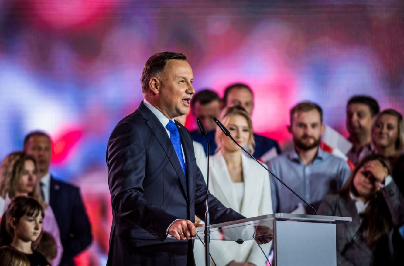 Ontslagnemende Poolse president wint verkiezingen nipt - Business AM