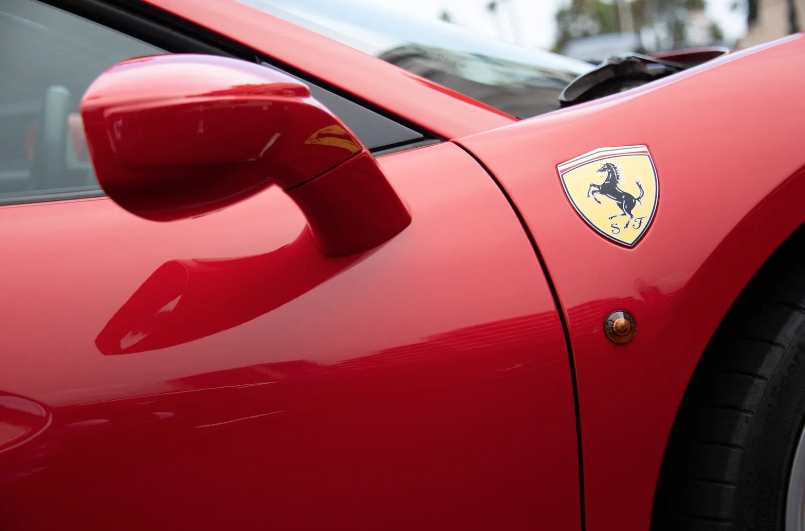 Ferrari ouvre son propre restaurant et se lance dans la mode (de luxe ...