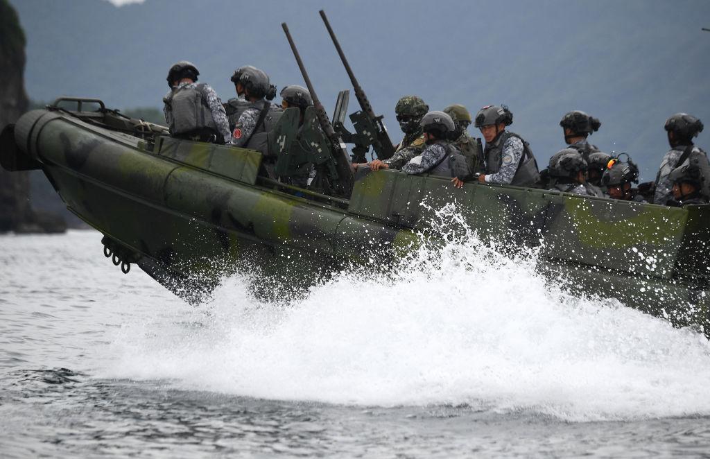 Les marines américaine et philippine patrouillent ensemble