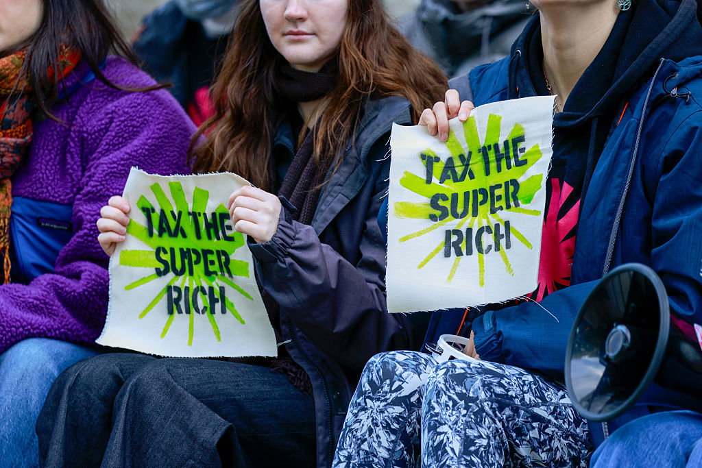 Rijkste mensen ter wereld verbergen ruim 2,8 biljoen dollar op ...