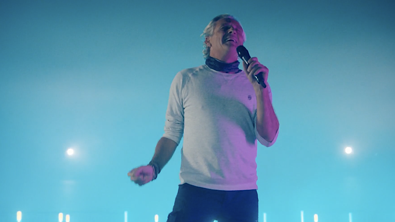 'Bestemming X': Gino haalt z'n zangtalent boven in stop-de-band-ronde ...