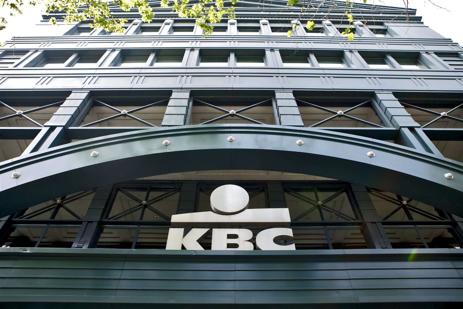 KBC Groep gaat witwassen van geld bestrijden met A.I. - Business AM