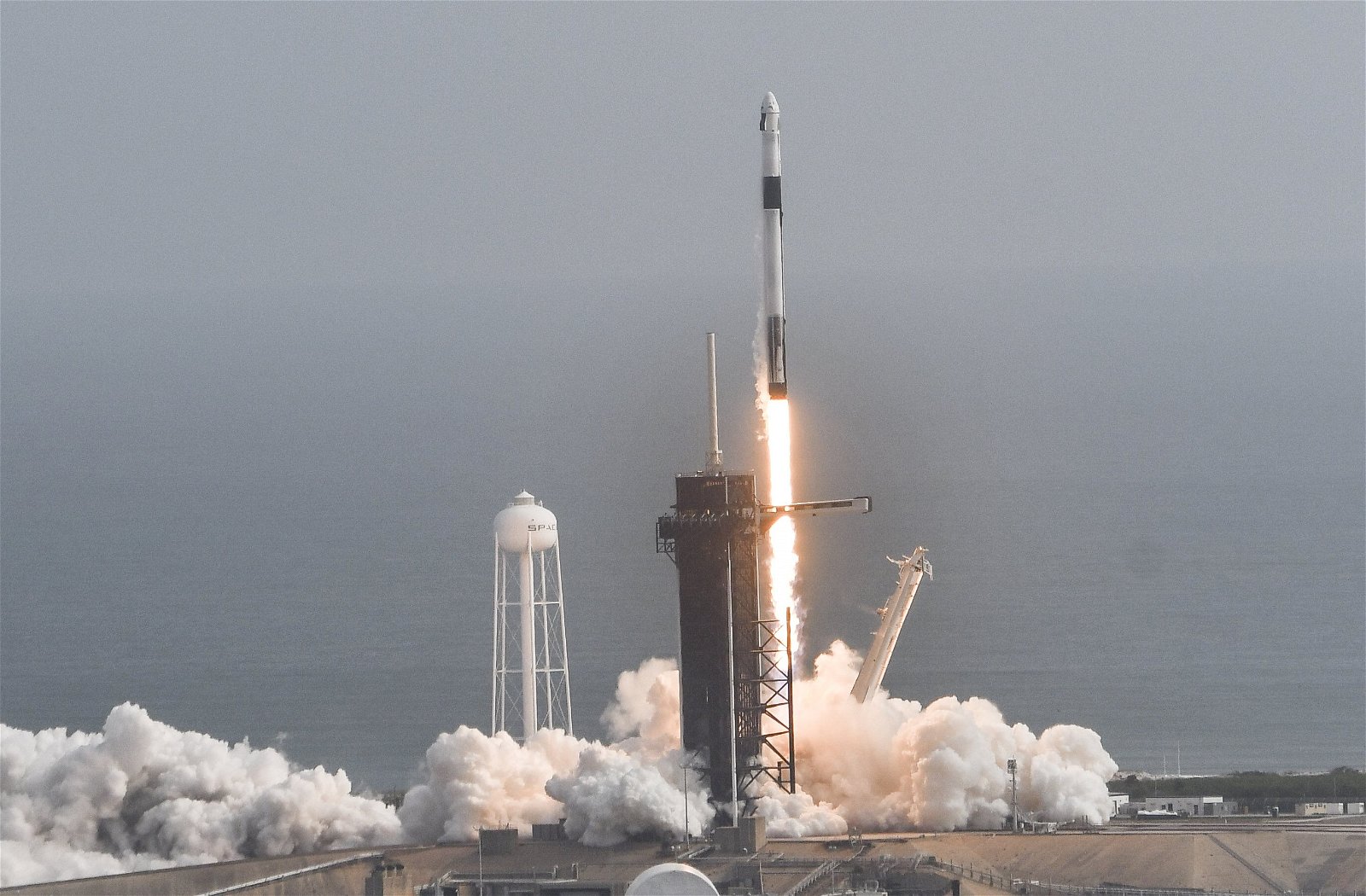 Essai d’urgence (enfin) réussi pour SpaceX: direction le vol humain ...