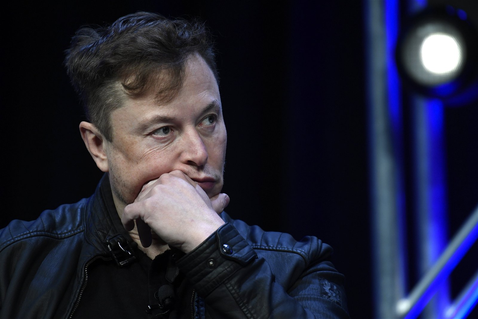 Musk: ‘Une puce dans le cerveau permettra aux gens de contrôler leurs ...