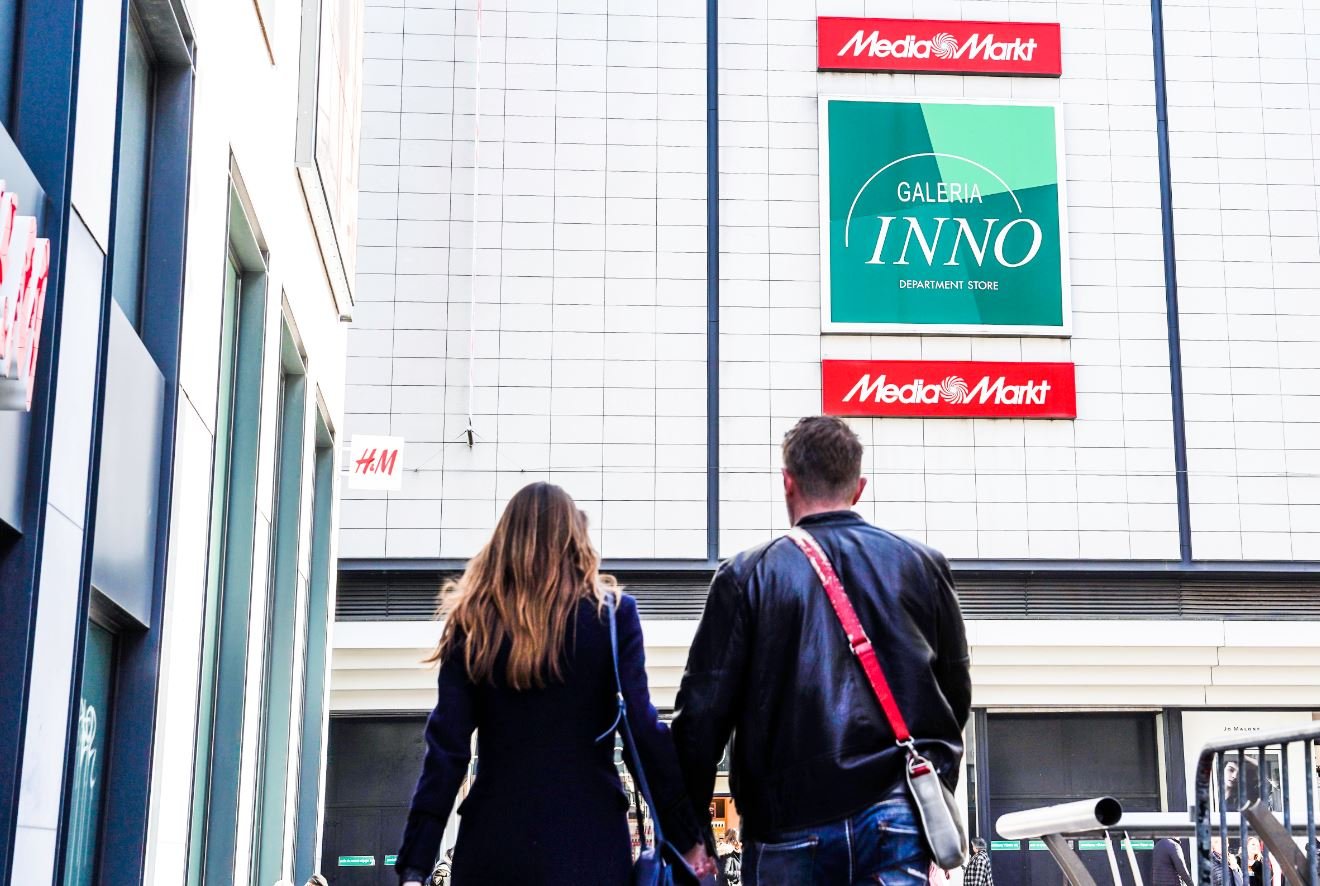 Slagveld in winkelstraat: ook moedergroep Inno in financiële nood ...