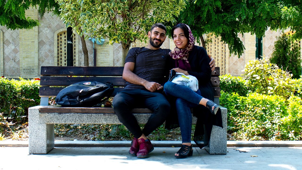 Iraanse overheid opent aanval op Tinder en lanceert eigen datingapp om ...