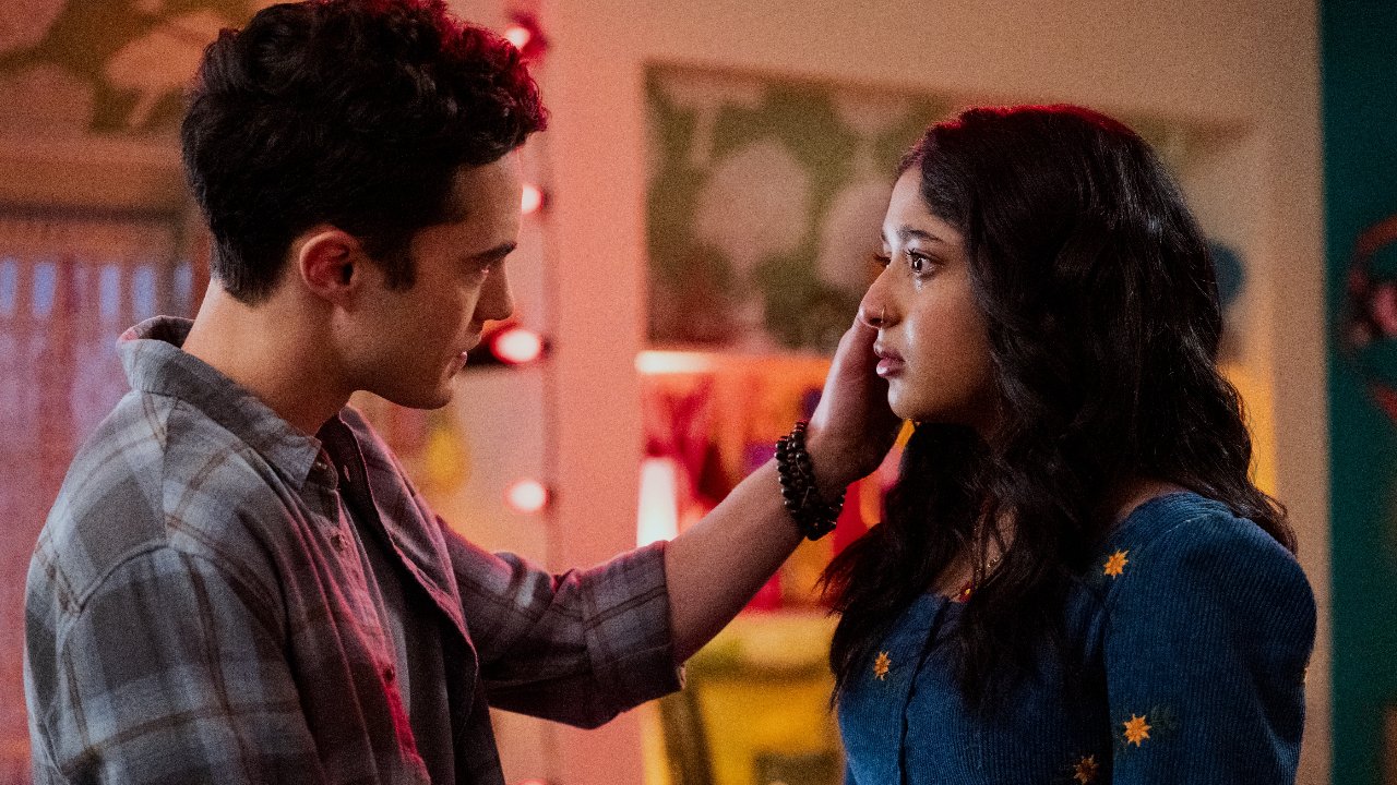 'Never Have I Ever'-maker reageert op leeftijdsverschil tussen acteurs ...