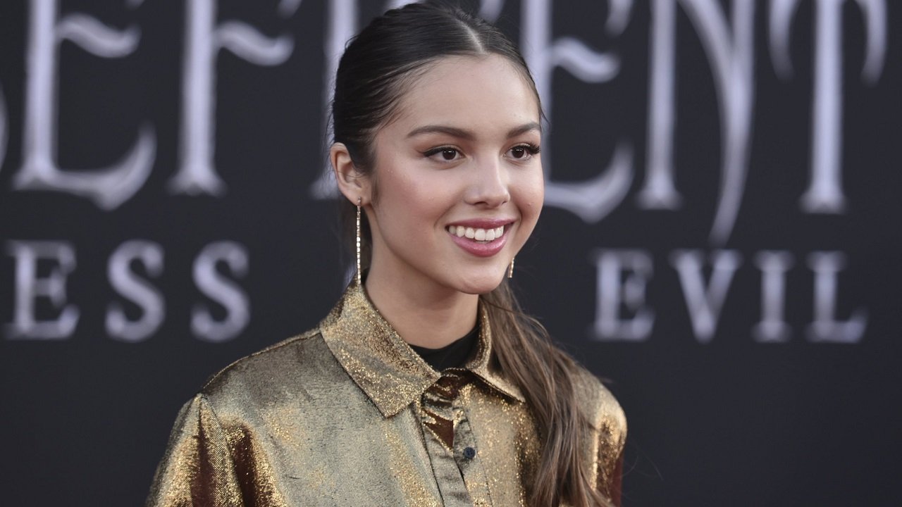 Olivia Rodrigo lanceert nieuwe single 'Deja Vu' en kondigt eerste album aan - Newsmonkey