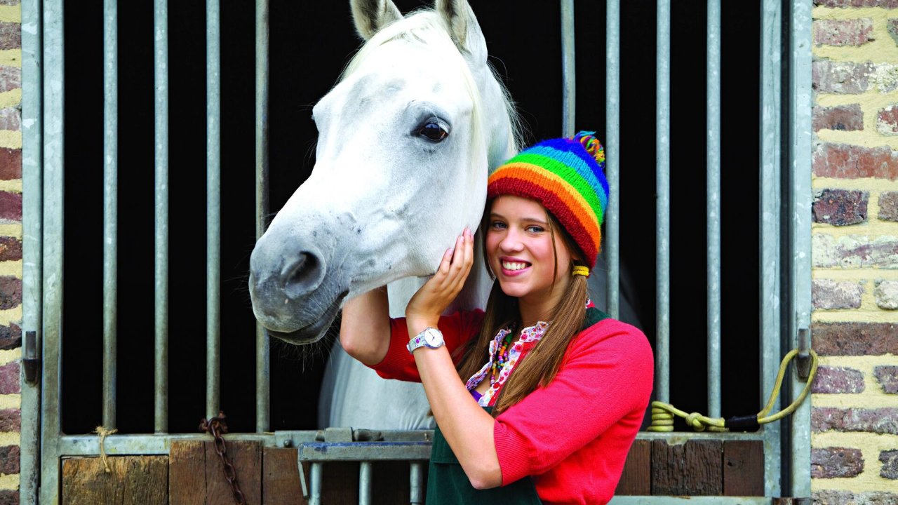 Ook cast 'Amika' van de partij op 'Studio 100 SingAlong' - Newsmonkey