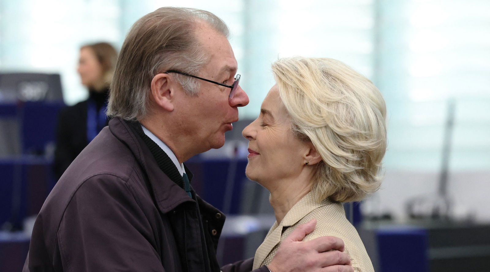 Von der Leyen nommant Philippe Lamberts conseiller pour le climat Von der Leyen nommant Philippe Lamberts conseiller pour le climat
