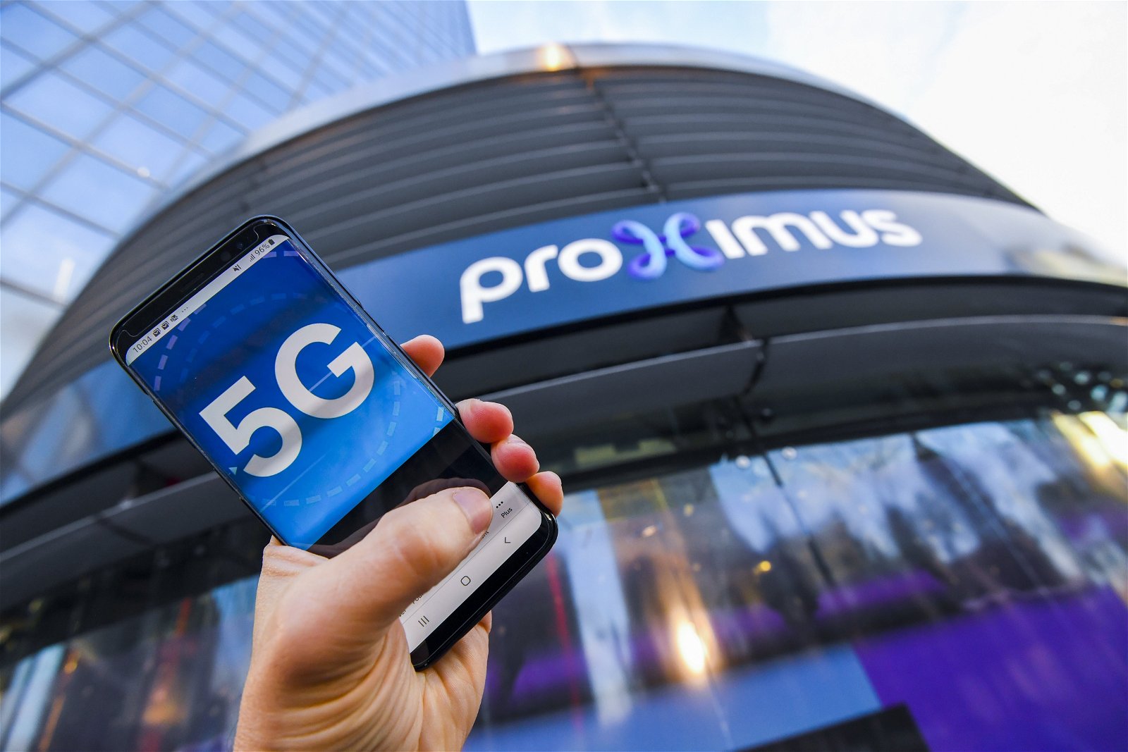Proximus lance officiellement la 5G 'light' dans 30 communes dès ...