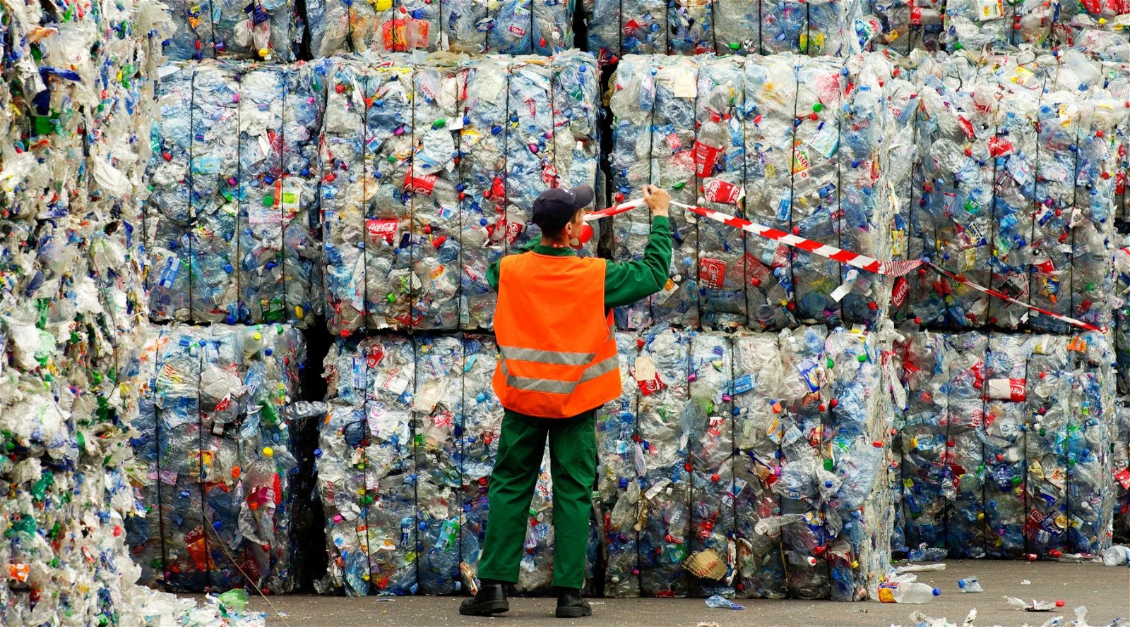 \"Belgen recycleren meer plastic, buitenshuis willen we er van af\"