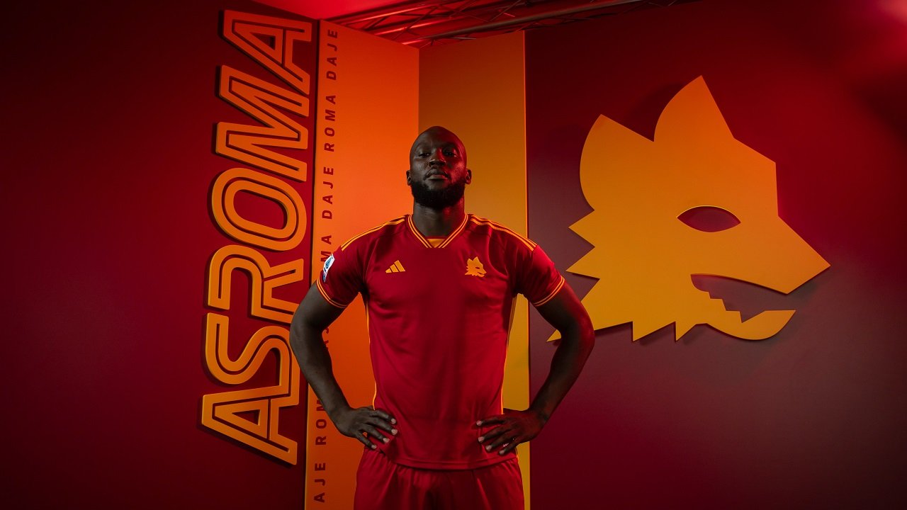 Romelu Lukaku officieel voorgesteld bij AS Roma; Chelsea leent ...