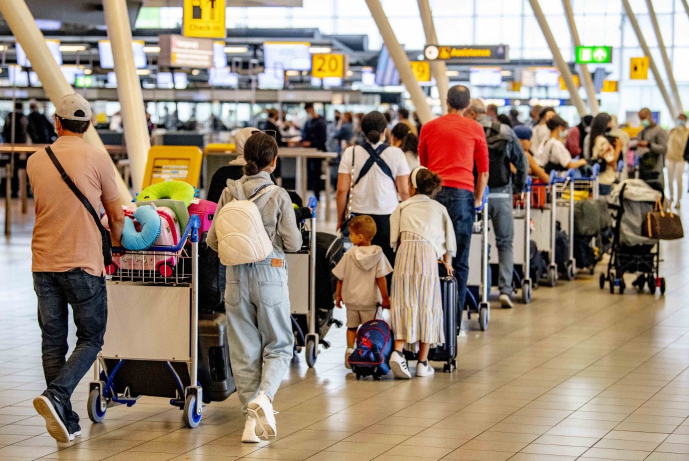 Op vliegvakantie vertrekken was nog nooit zo stressvol - Business AM