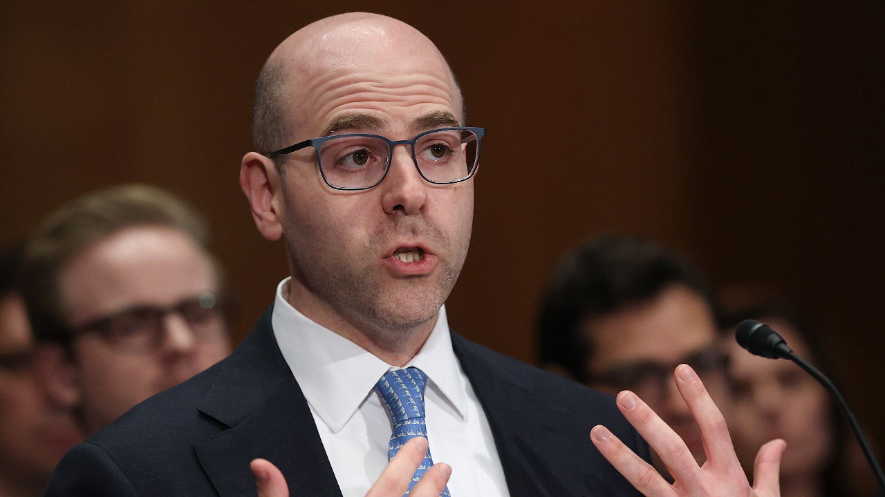 Le conseiller de Trump Stephan Miran vers la Fed pour le vote sur les taux - Business AM - FR