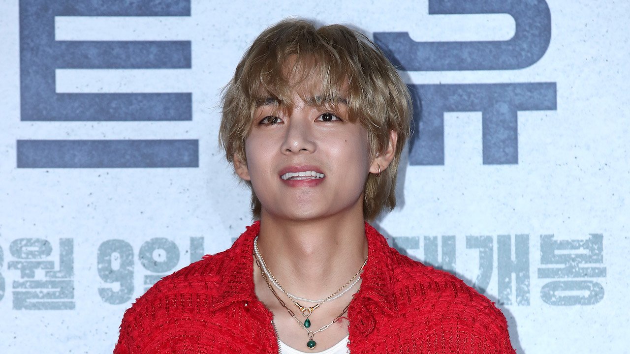 V (BTS) zal deze week al eerste twee solonummers (en videoclips) lossen ...