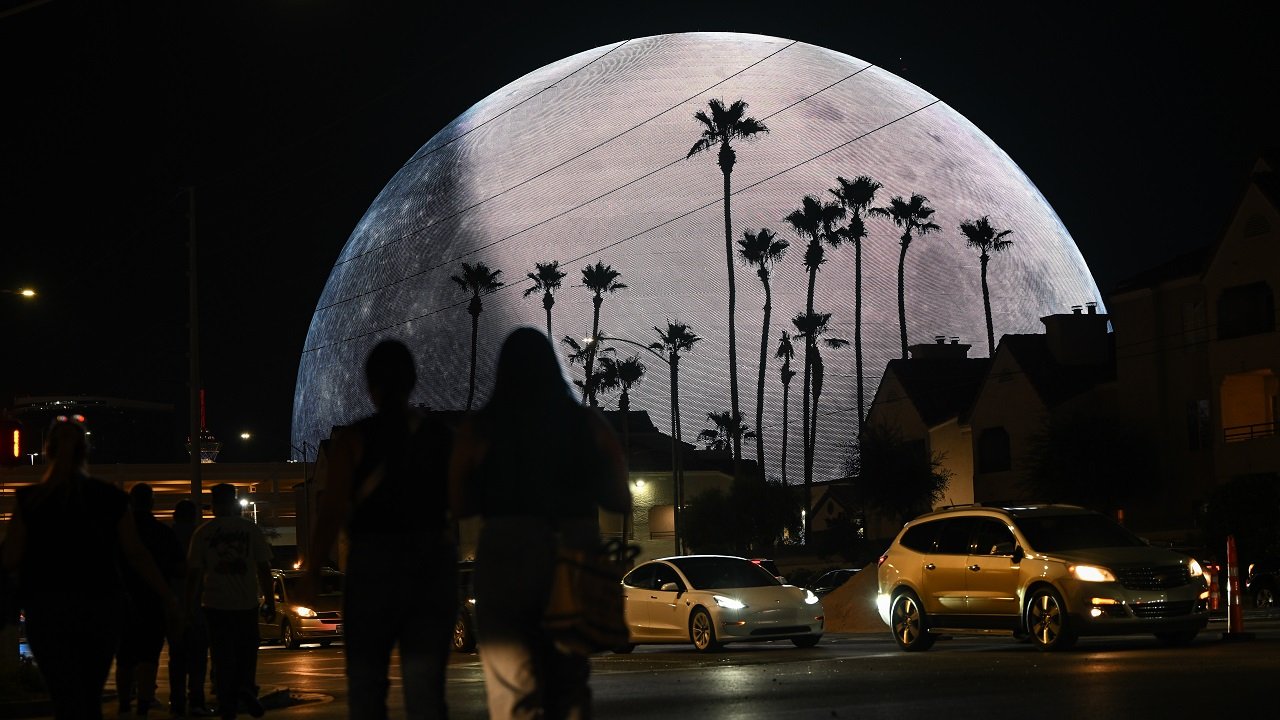 Indrukwekkend nieuw gebouw 'The Sphere' licht voor het eerst op in Las ...