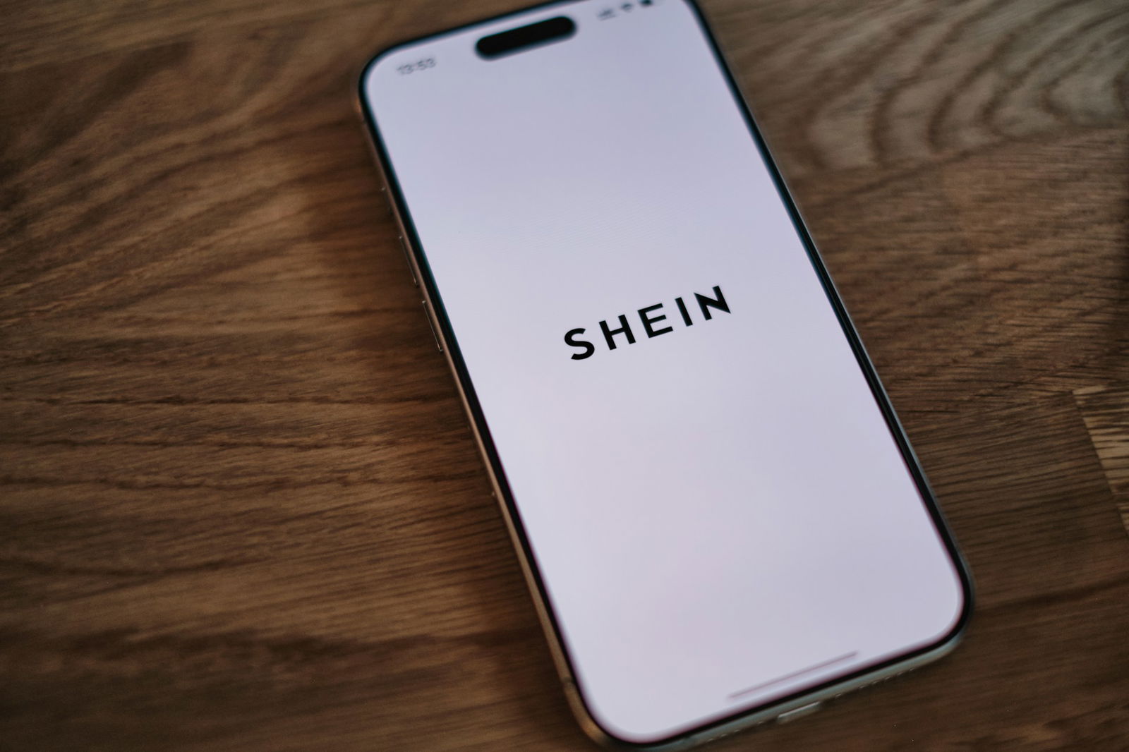 Shein déplacerait son introduction en bourse de Londres à Hong Kong ...