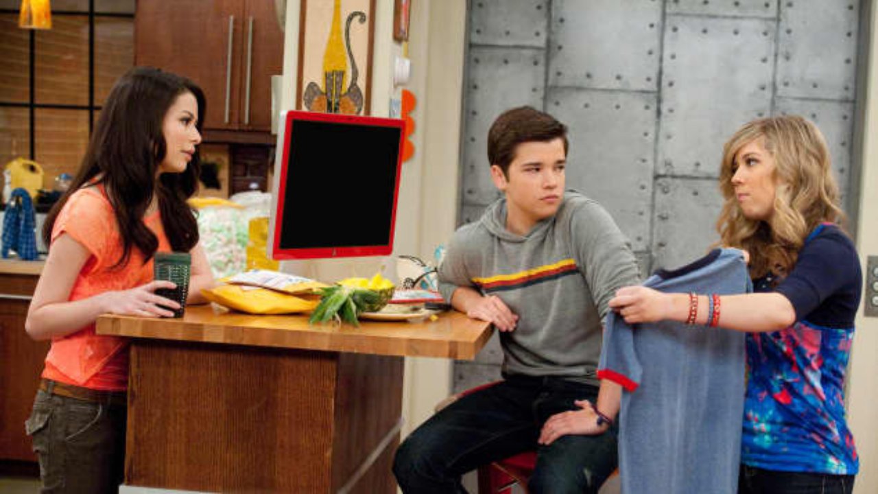 Miranda Cosgrove deelt eerste foto vanop de set van de 'iCarly'-reboot ...