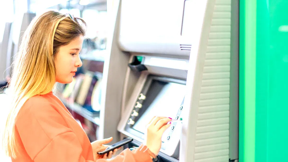 En Belgique, plus d'un jeune sur dix est prêt à remettre sa carte ...