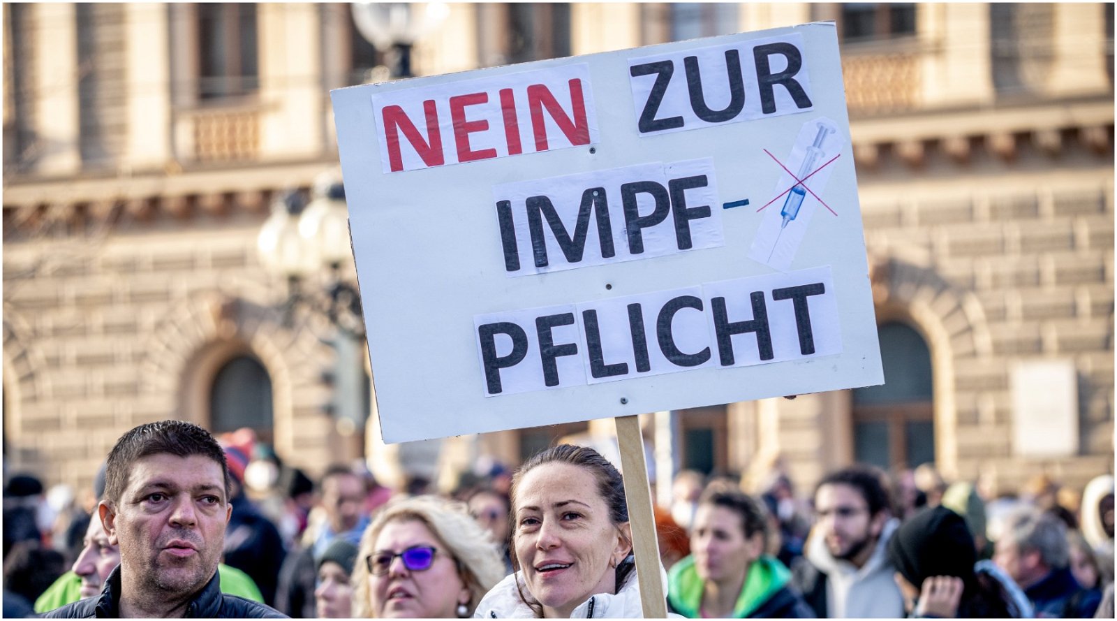 Oostenrijk voert vaccinatieplicht in als eerste Europees land