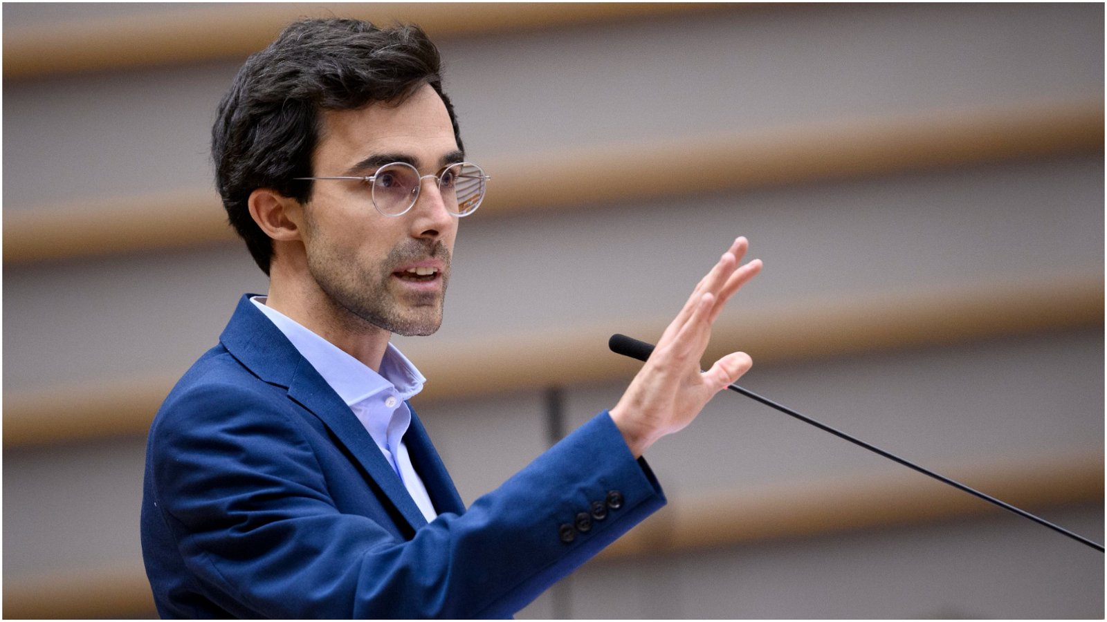 Kristof Calvo lanceert frontale aanval op Belgische partijsysteem ...