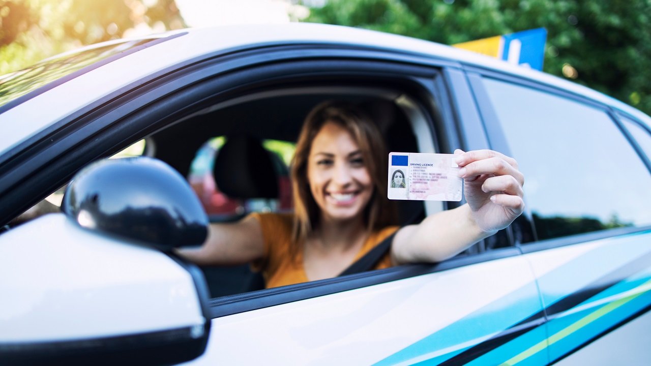 Rijlessen en -examen mogen weer vanaf maandag weer deels, maar ...