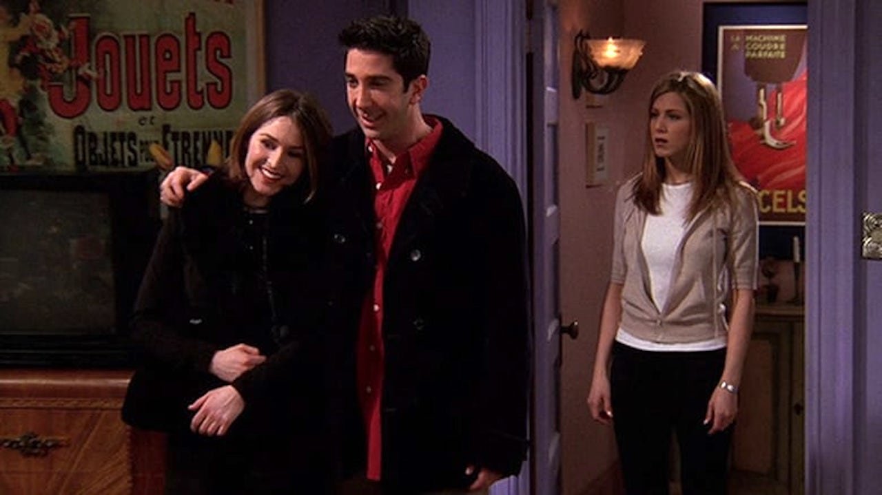 'Friends': Regisseur verklapt waarom Emily al snel uit de reeks werd ...