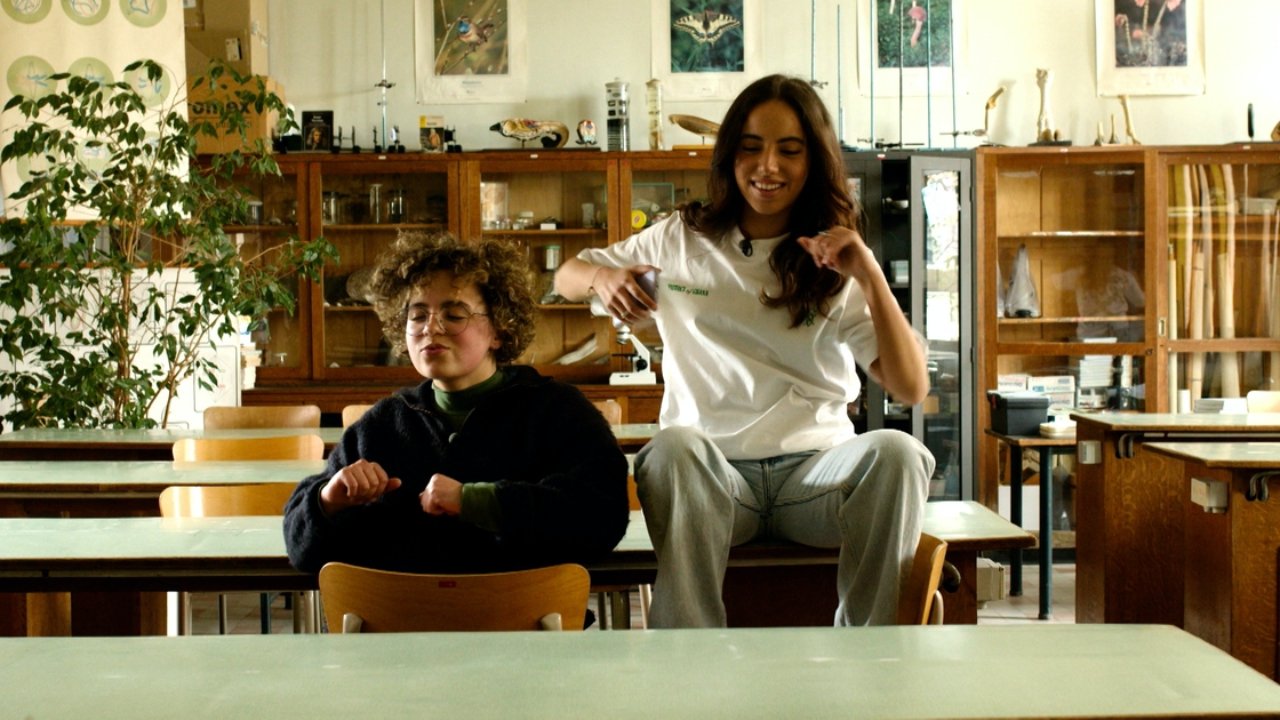 'wtFOCK': Yara Veyt (Luca) en Nora Dari (Yasmina) beantwoorden vragen ...